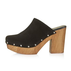 The Fashion Girl’s Guide To Pulling Off Clogs