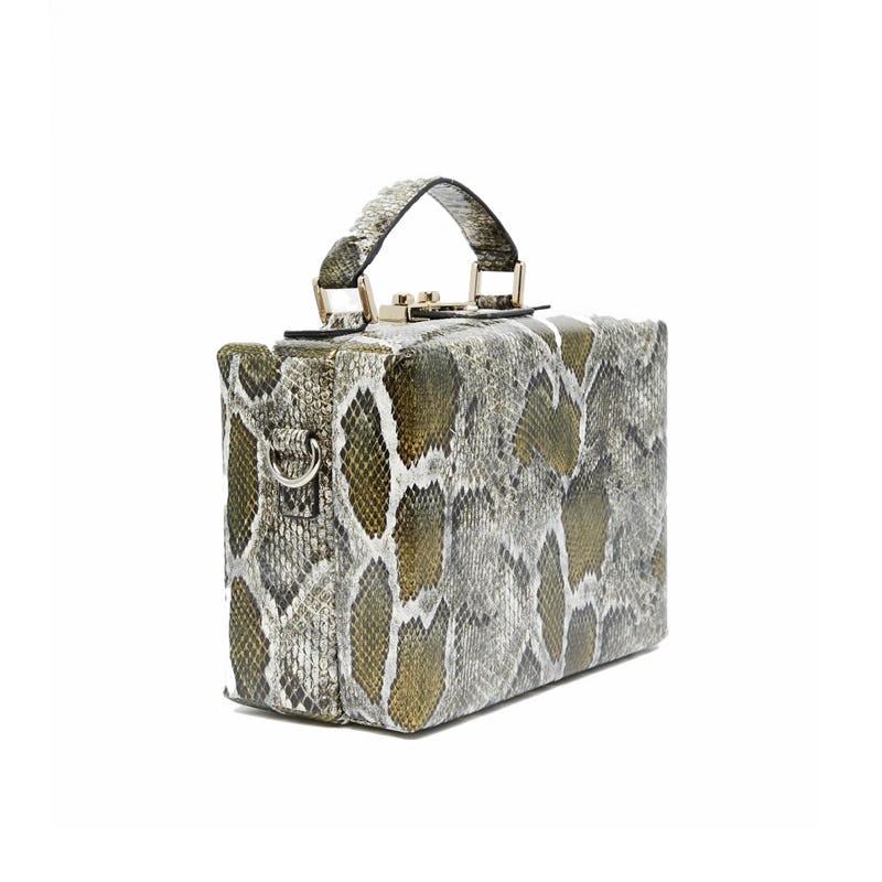 The Handbag Every Fashion Girl Owns Right Now