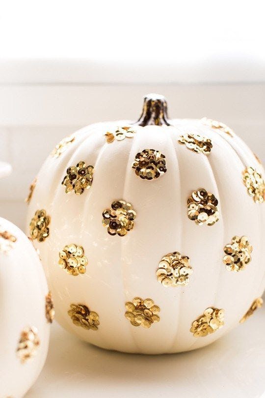14 Chic Ways To Dress Up Your Pumpkin This Halloween