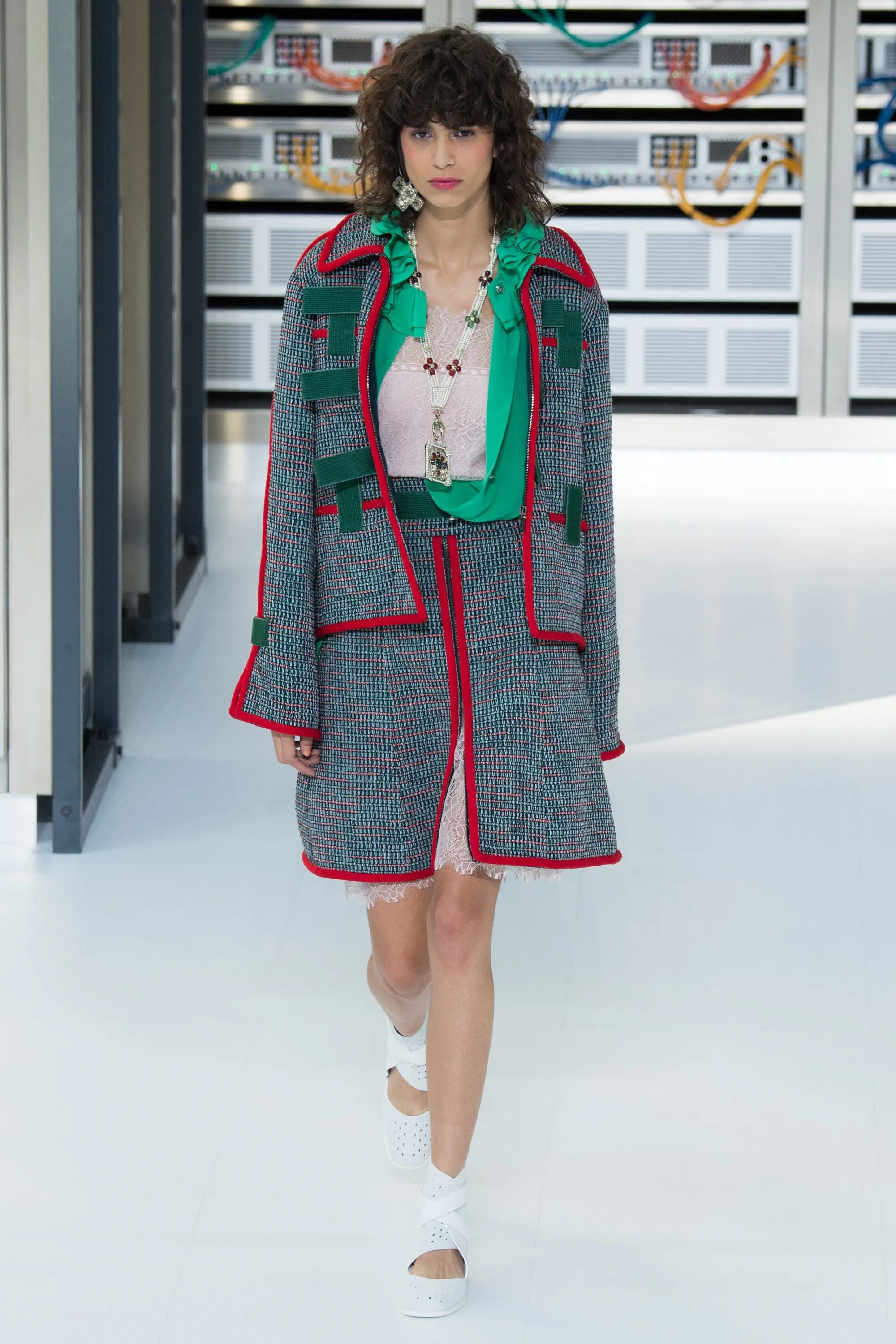 Chanel’s Spring ’17 Show Had Robot Heads And Side Ponytails, And It Was ...