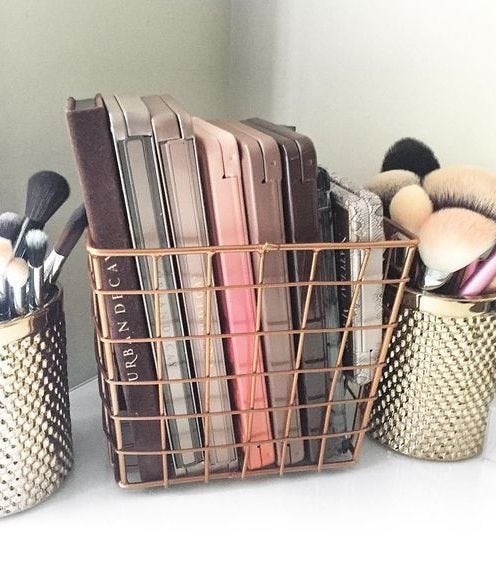 28 Pretty Ways To Organize Your Vanity Before The New Year