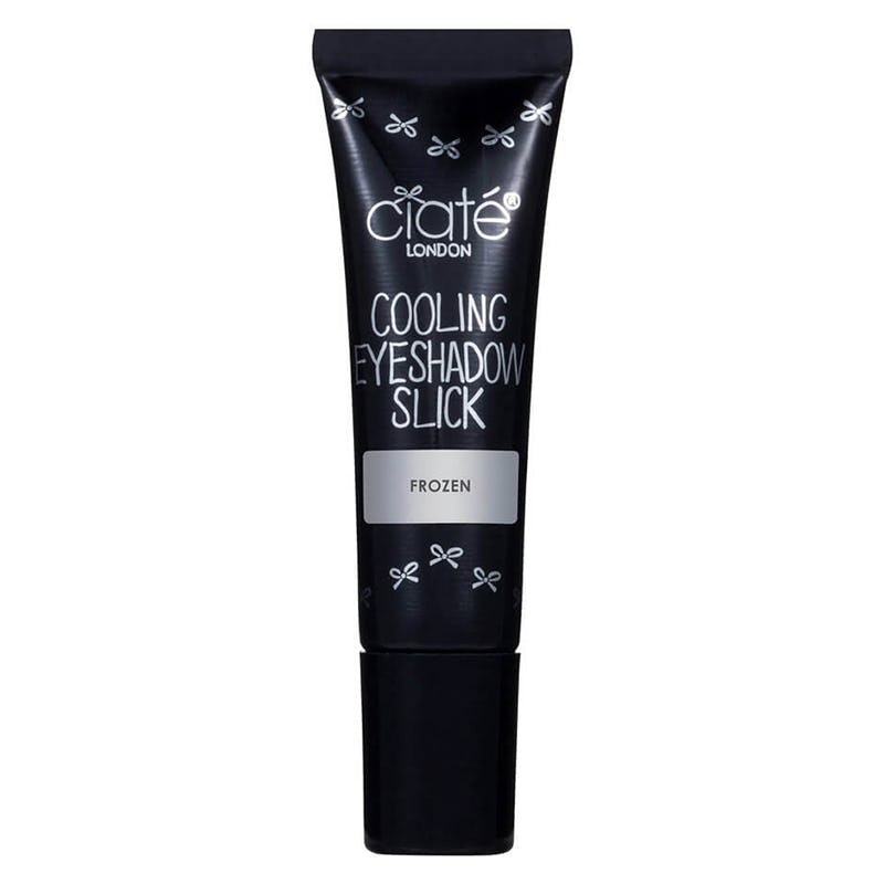 You’re Applying Your Eye Shadow Wrong If You’re Not Doing This