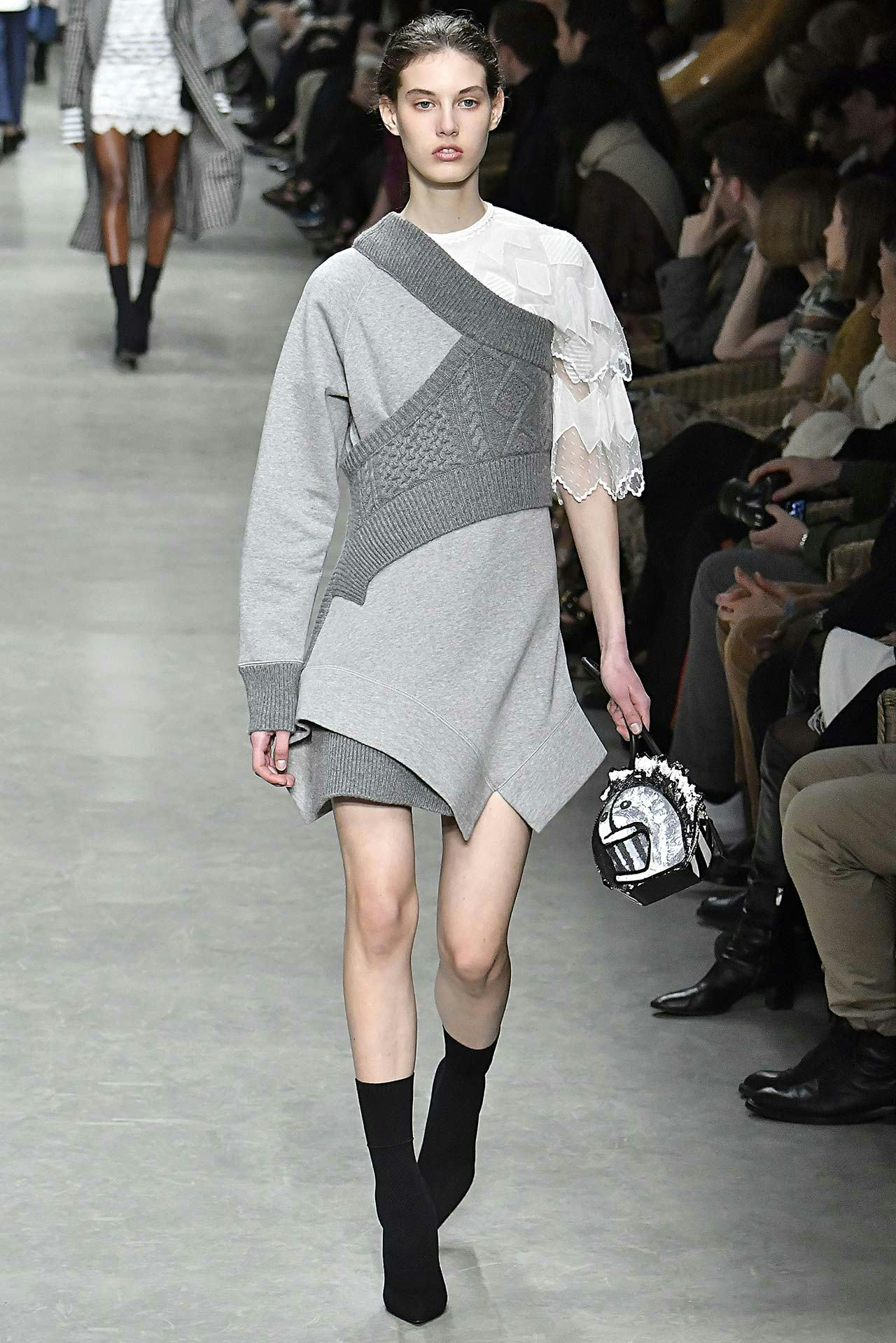 You Have To See These Amazing Runway Looks From London Fashion Week