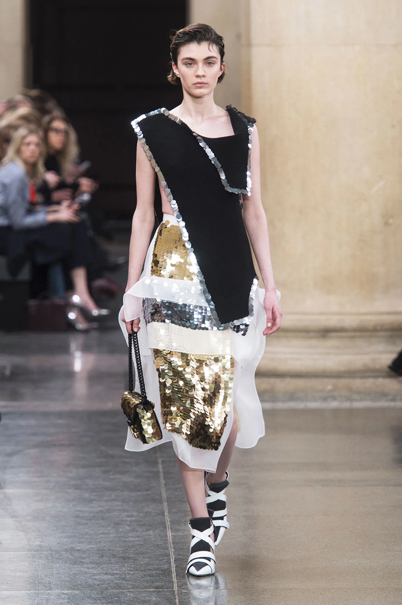 You Have To See These Amazing Runway Looks From London Fashion Week