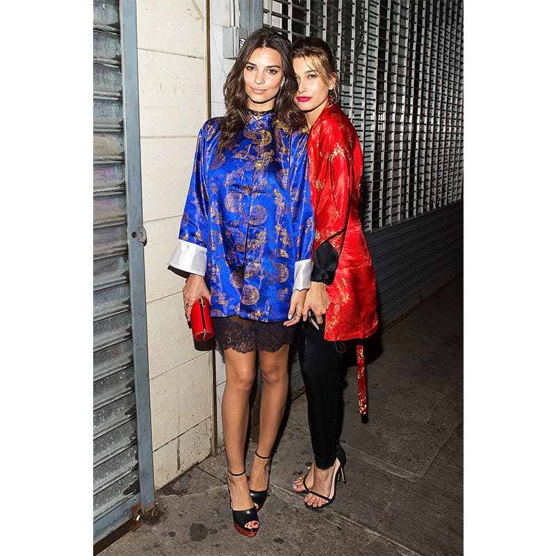 Emily Ratajkowski’s Evening Outfit Formula Is So Easy To Pull Off