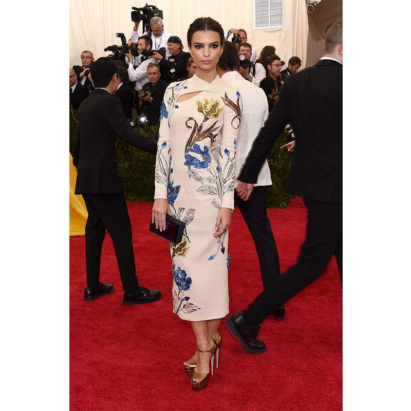 Emily Ratajkowski’s Evening Outfit Formula Is So Easy To Pull Off