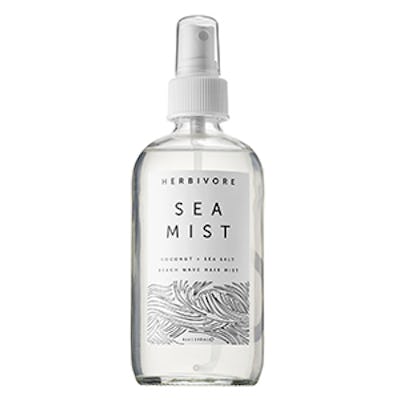 5 Wet-Hair Hacks That Get You To Work On Time