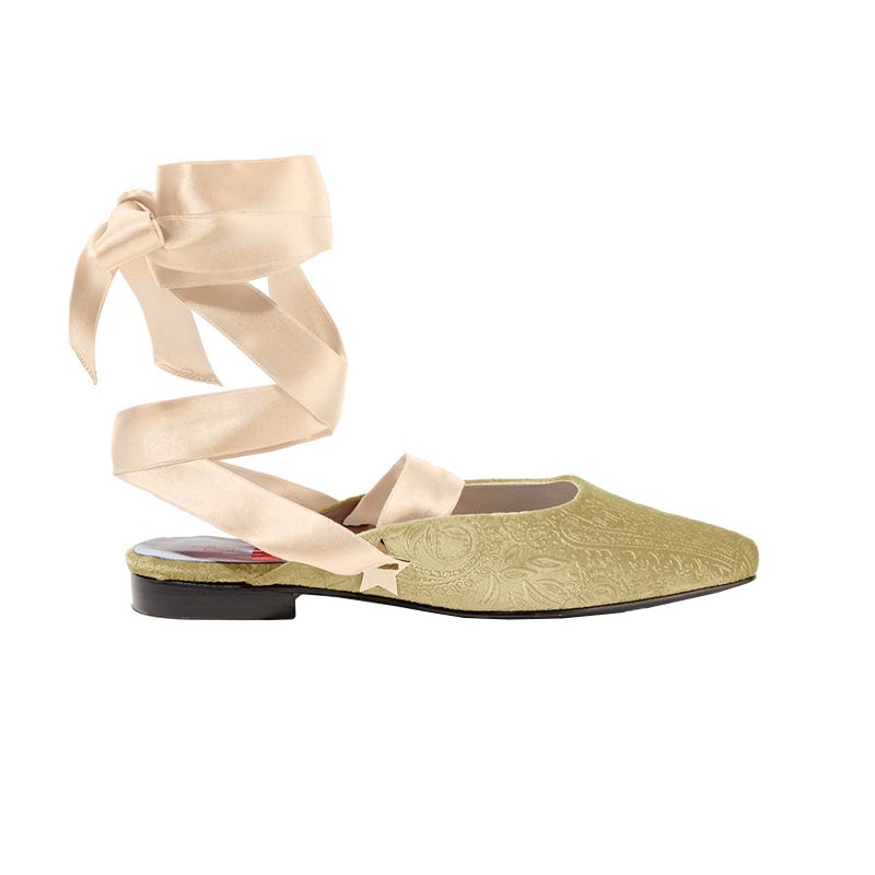 This Shoe Trend Is Making Flats Cool Again