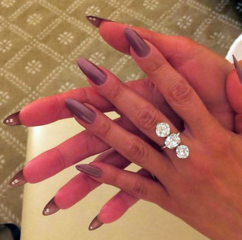 We Can’t Believe Jennifer Lopez Wears This ’90s Nail Trend