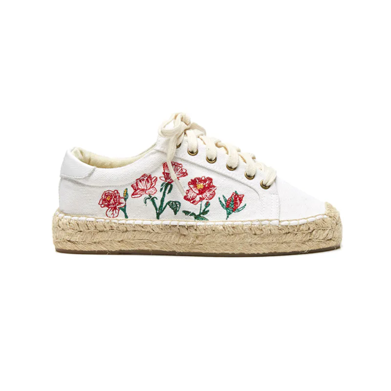 This Sneaker Trend Is Perfect In Hot Weather
