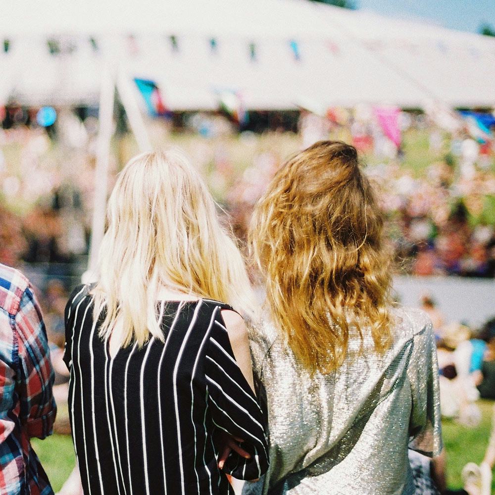 5 Items Stylish Girls Wear To Music Festivals