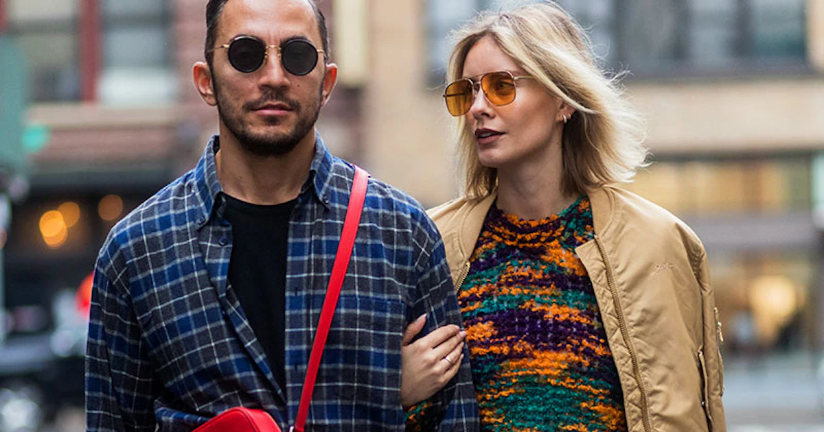 5 Body Language Signs That Prove He s Into You According To An Expert 5-body-language-signs-that-prove-he-s-into-you-according-to-an-expert