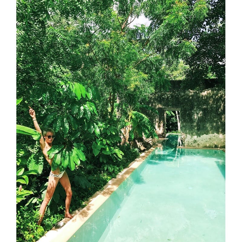 See All The Ways Cara Delevingne And Her It-Girl Crew Celebrated Her ...